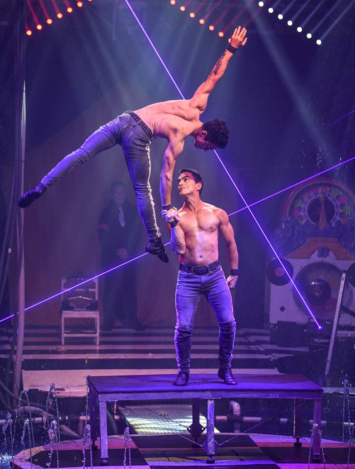 Cirque Italia: The Water Circus - The Review Junkie