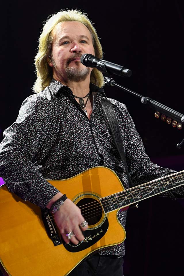 Travis Tritt with War Hippies - The Review Junkie