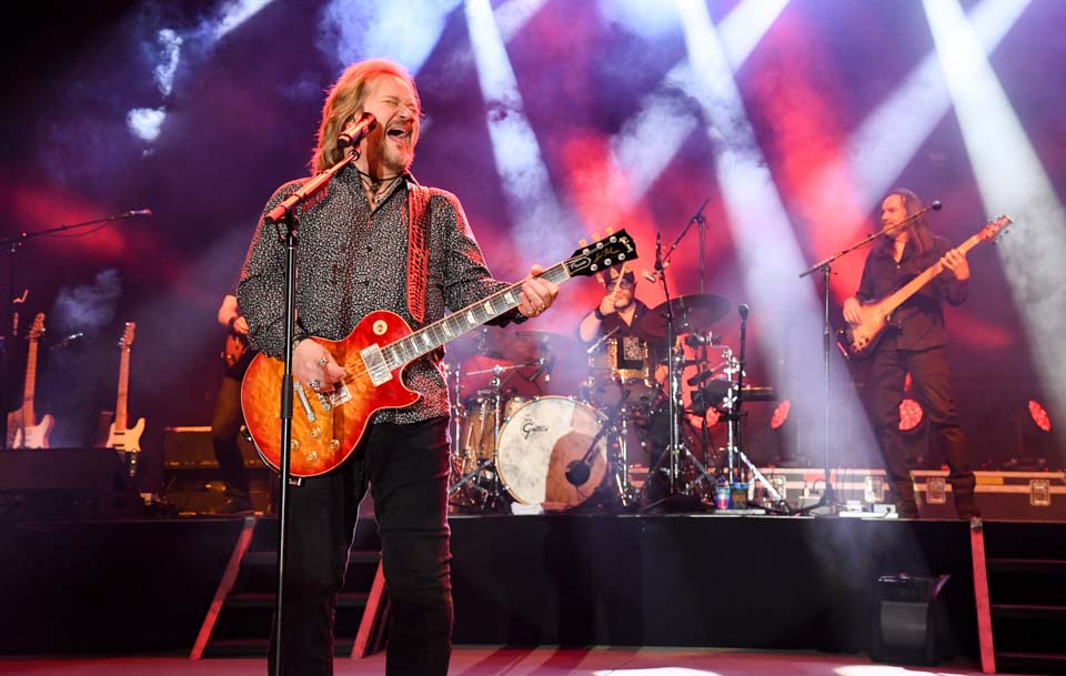 Travis Tritt with War Hippies - The Review Junkie
