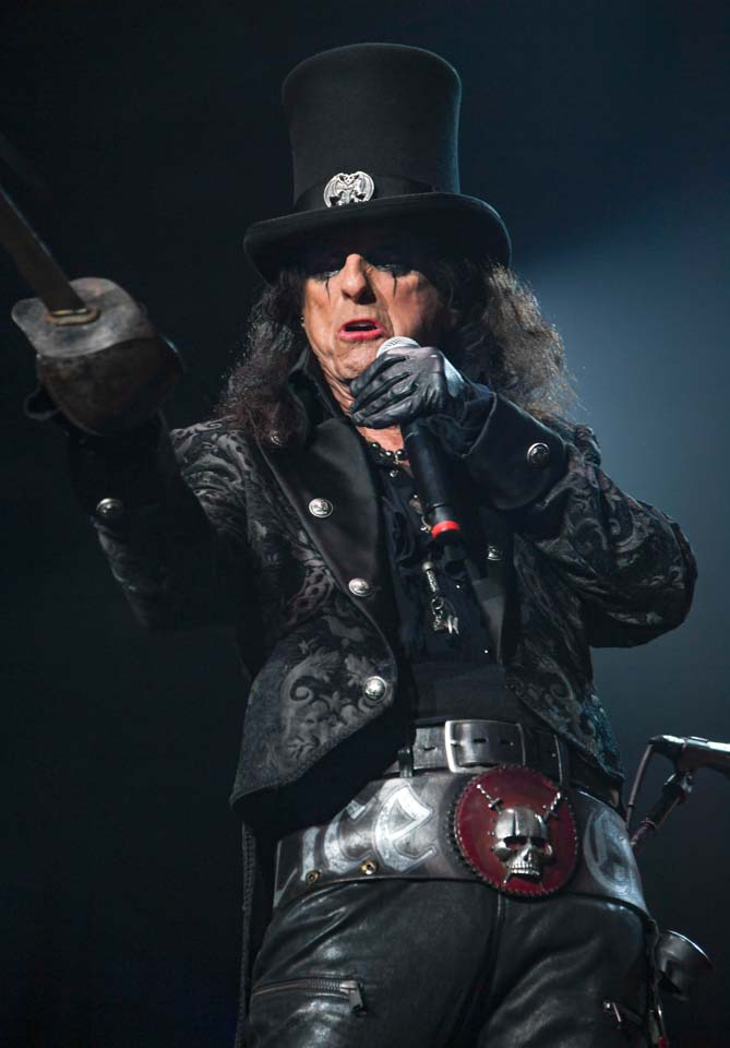 Rob Zombie & Alice Cooper's Freaks On Parade Tour - The Review Junkie