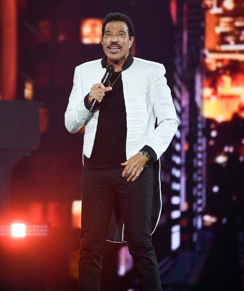 Lionel Richie with Earth, Wind & Fire - The Review Junkie