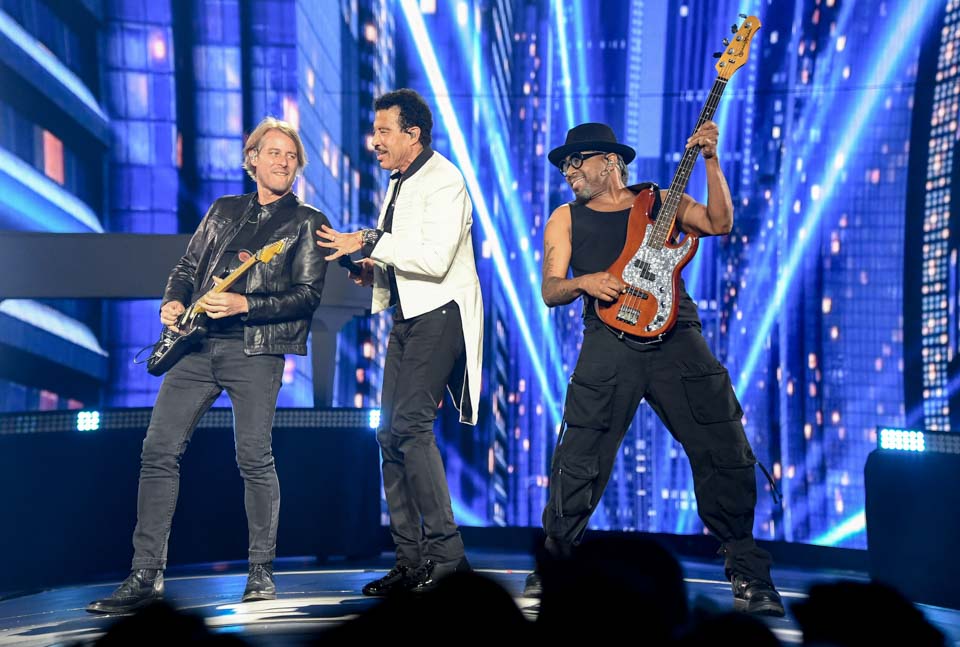 Lionel Richie with Earth, Wind & Fire - The Review Junkie